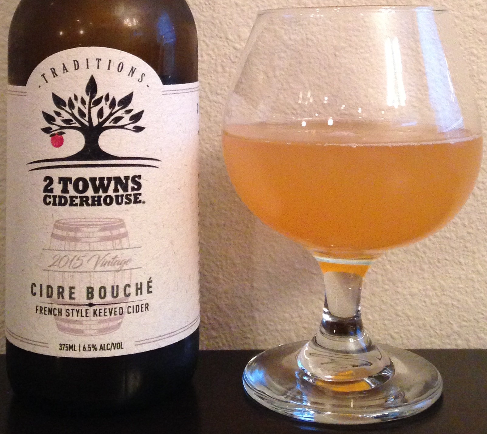 2 Towns Traditions Cidre Bouche – 2015 Vintage | Cider Says